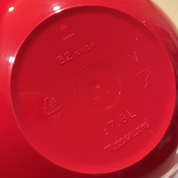 Tupperware | Kitchen | Tupperware Thatsa Large Bowl 78l 32 Cup New ...